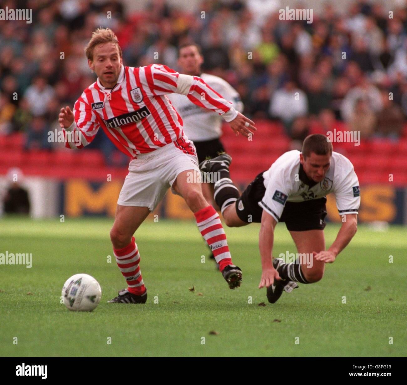 One full left right white action football hi-res stock photography and ...