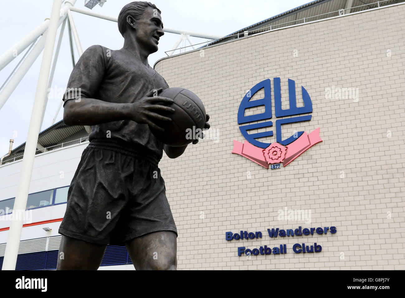 General view of the nat lofthouse statue outside the stadium hi-res ...
