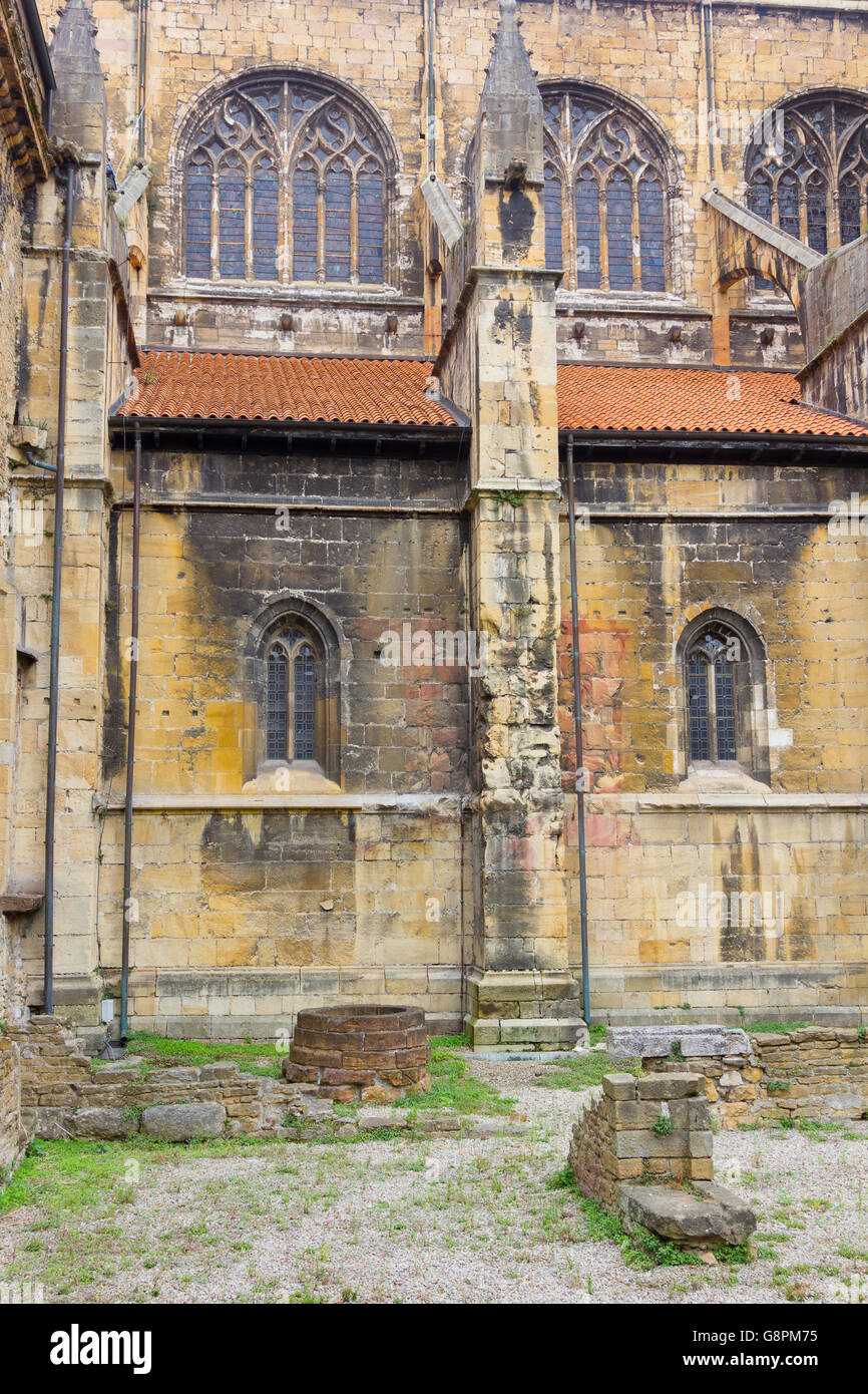 Nunnery courtyard hi-res stock photography and images - Alamy