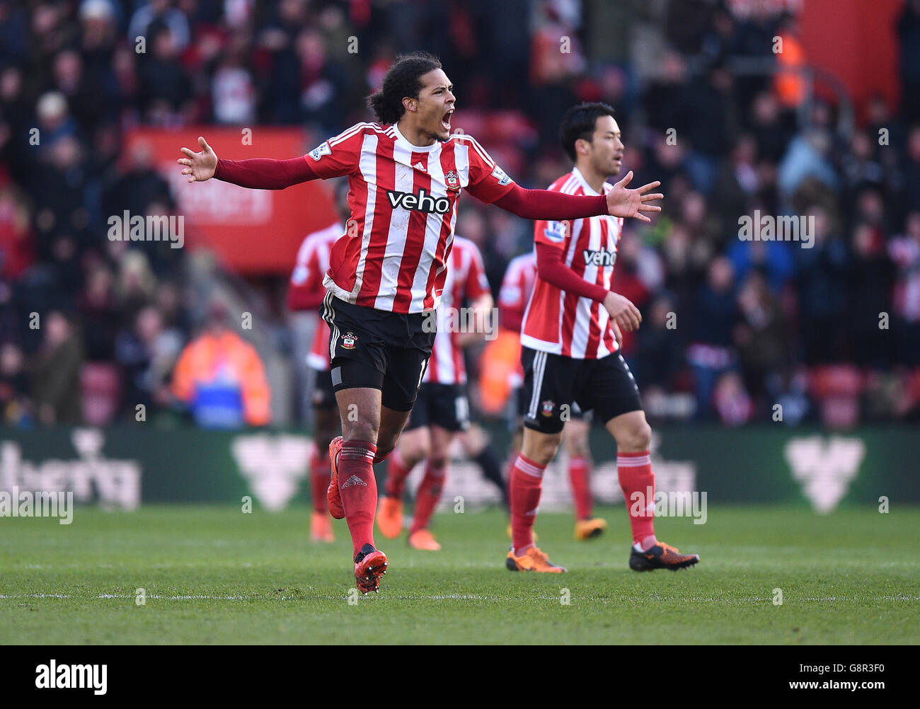 Southampton's Virgil van Dijk celebrates scoring his side's first goal ...