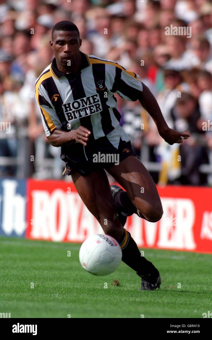 Dave regis football hi-res stock photography and images - Alamy