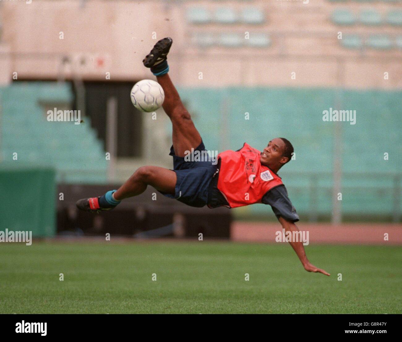 Paul ince captain england hi-res stock photography and images - Alamy