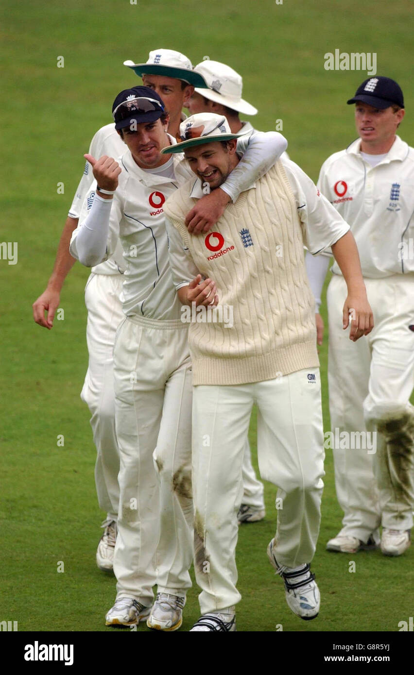 Kevin pietersen oval 2005 hi-res stock photography and images - Alamy