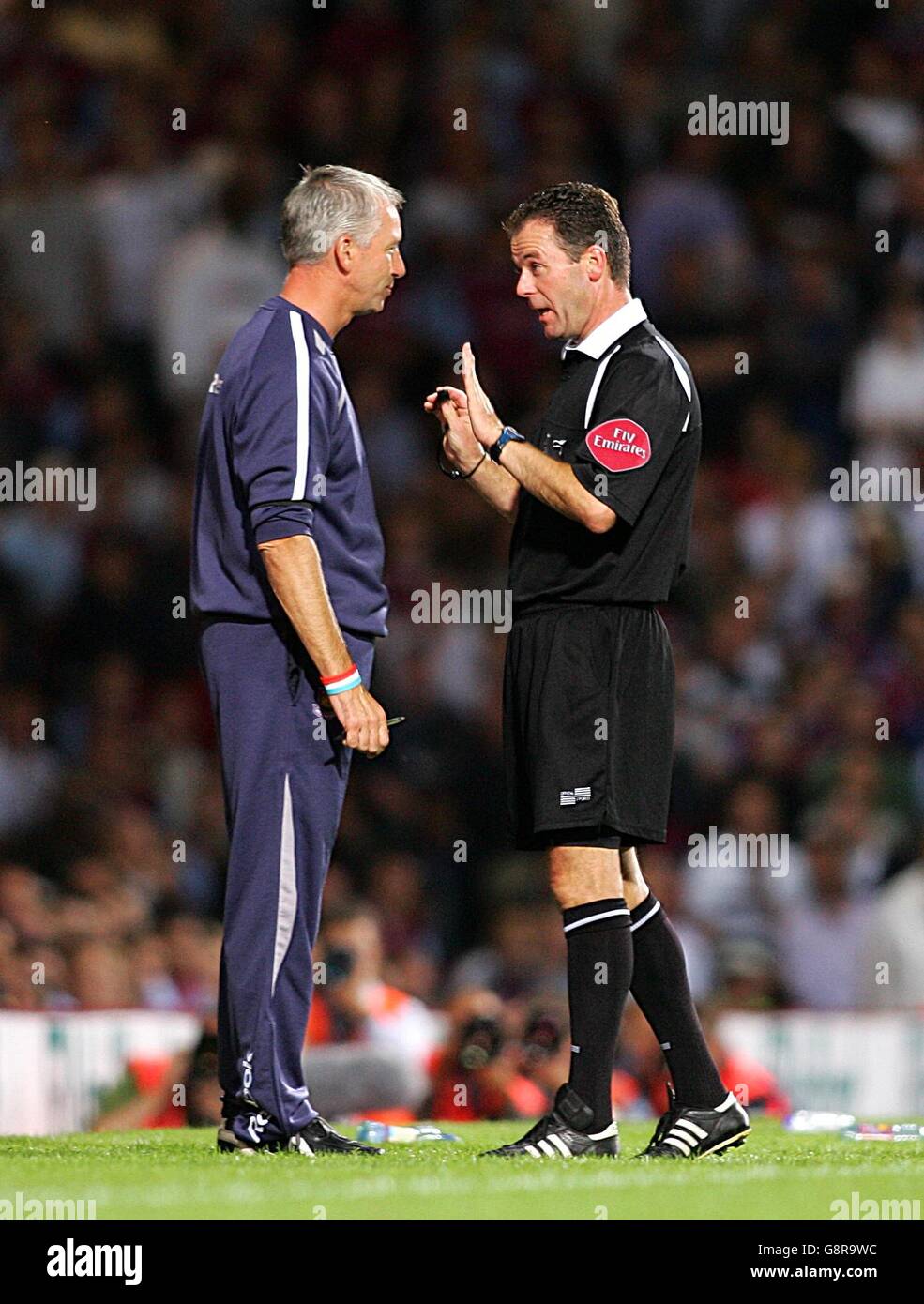 Fa referee rob styles hi-res stock photography and images - Alamy