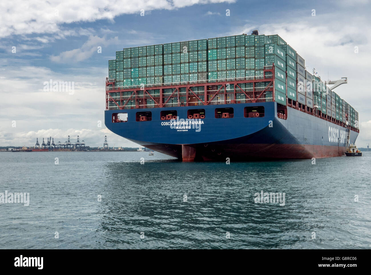 Cosco shipping container hi-res stock photography and images - Alamy