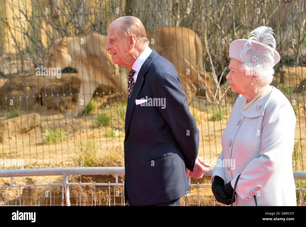 Queen Elizabeth II and the Duke of Edinburgh arrive at London Zoo to ...