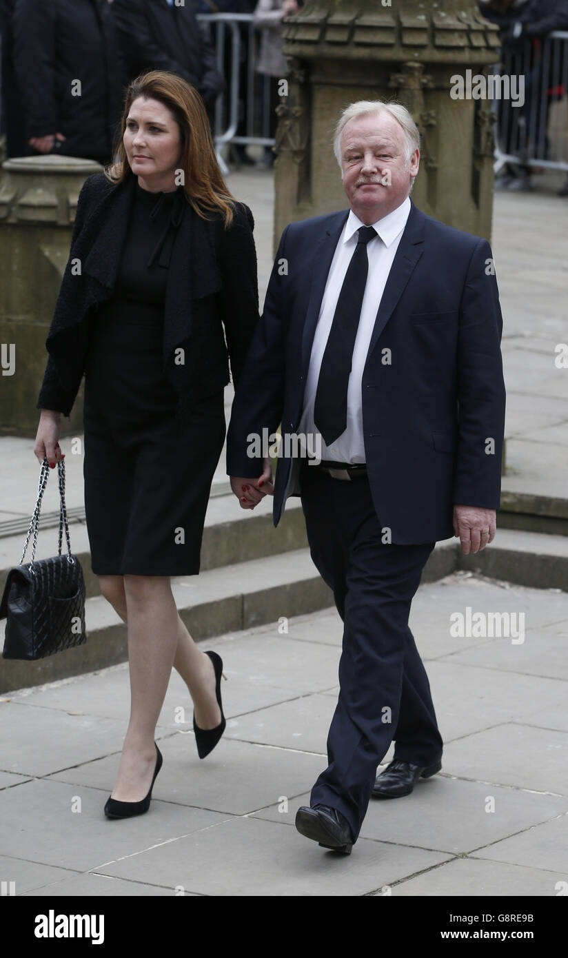 Les Dennis and his wife Claire Nicholson arrive at Manchester Cathedral ...