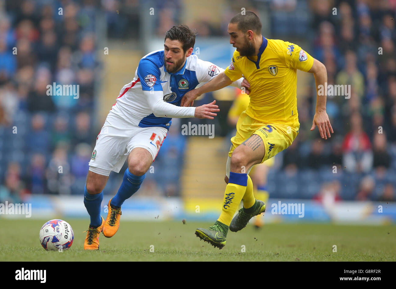 Giuseppe bellusci battle for ball hi-res stock photography and images ...