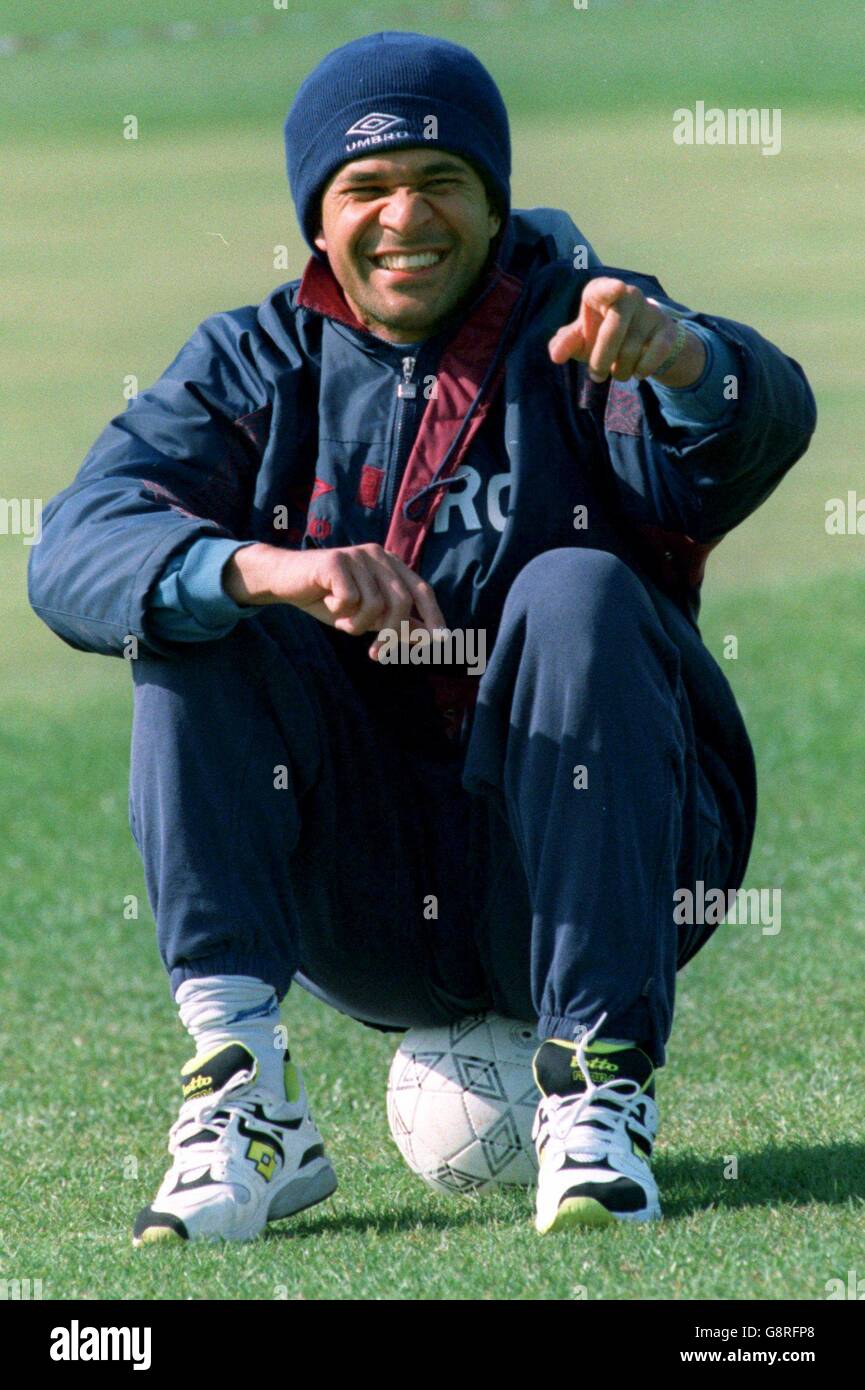 Ruud gullit chelsea hi-res stock photography and images - Alamy