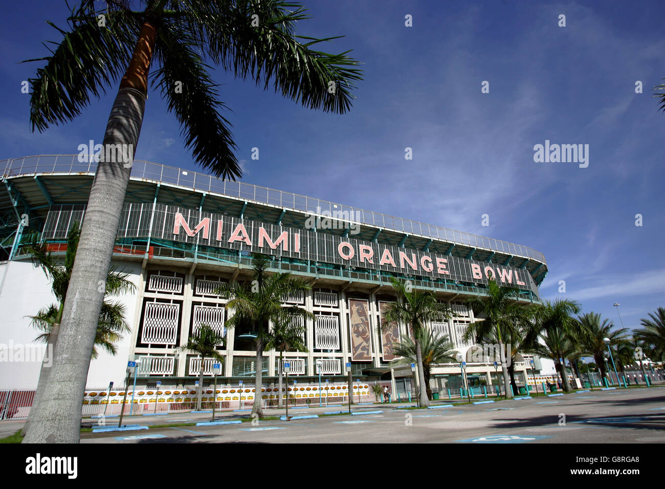 Orange bowl stadium hi-res stock photography and images - Alamy