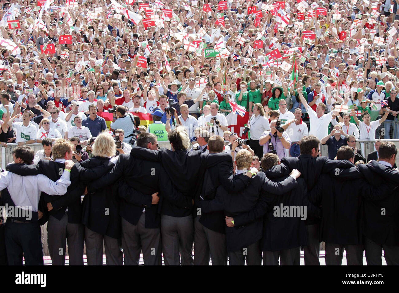 England cricket players join in with the celebrations during the Ashes ...
