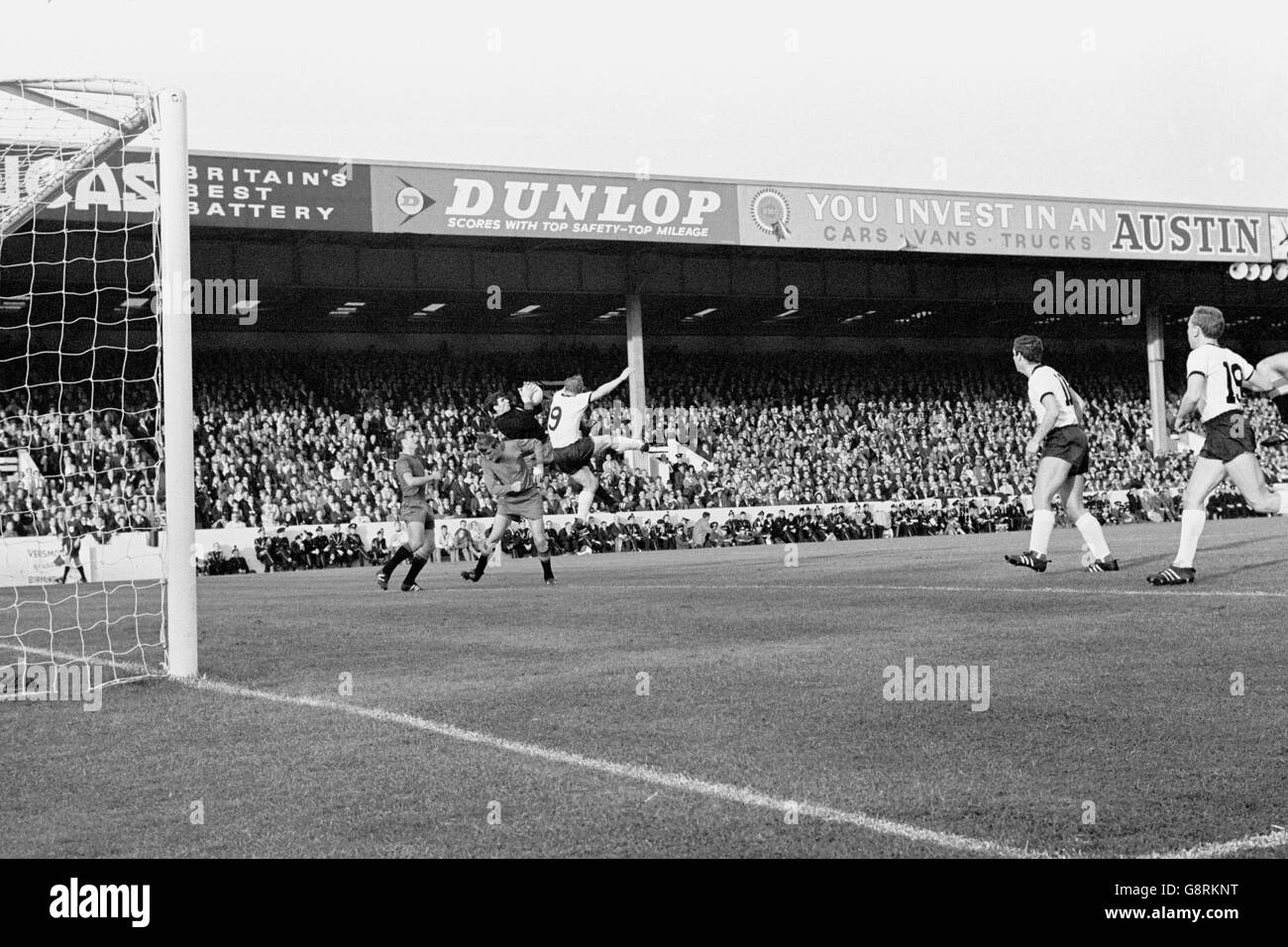 World cup 1966 spain v germany hi-res stock photography and images - Alamy