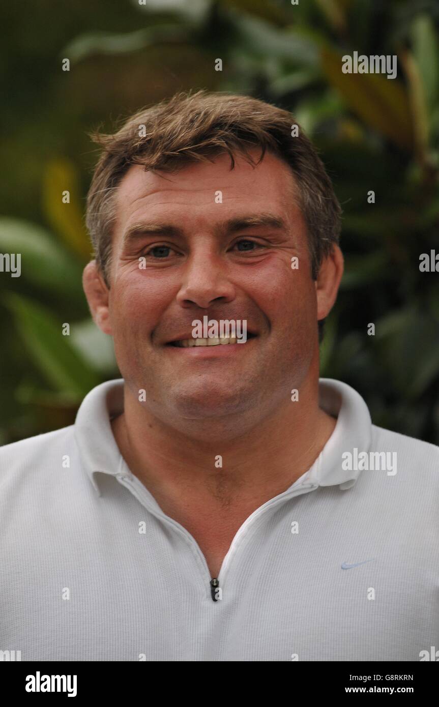 Mean Fomhair (Autumn Ball) - Wentworth Golf Club. Jason Leonard arrives ...