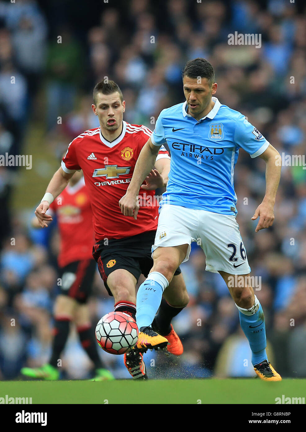Manchester City's Martin Demichelis (right) and Manchester United's ...