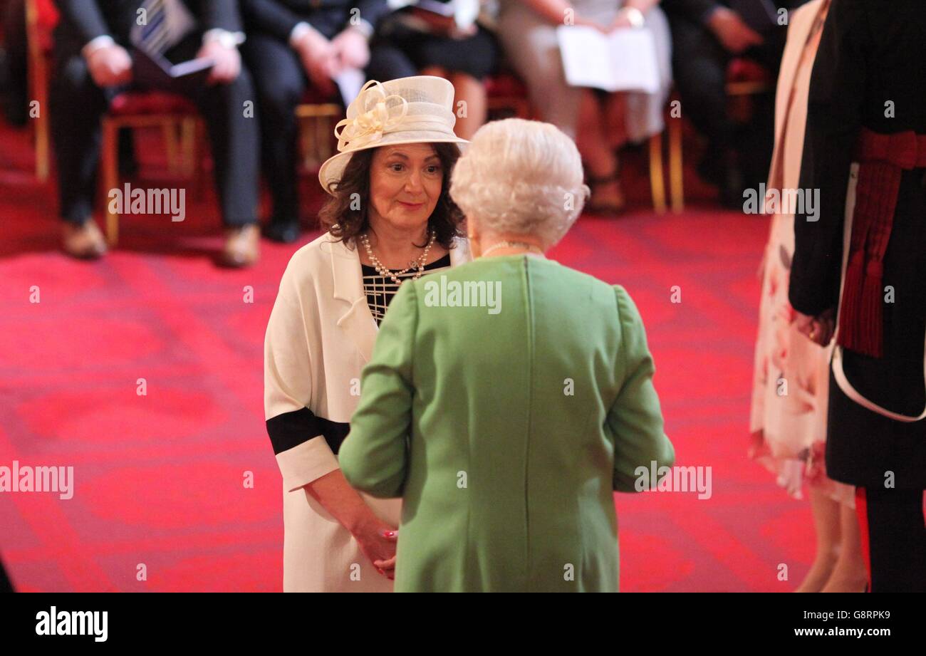 The queen in barrow in furness hi-res stock photography and images - Alamy