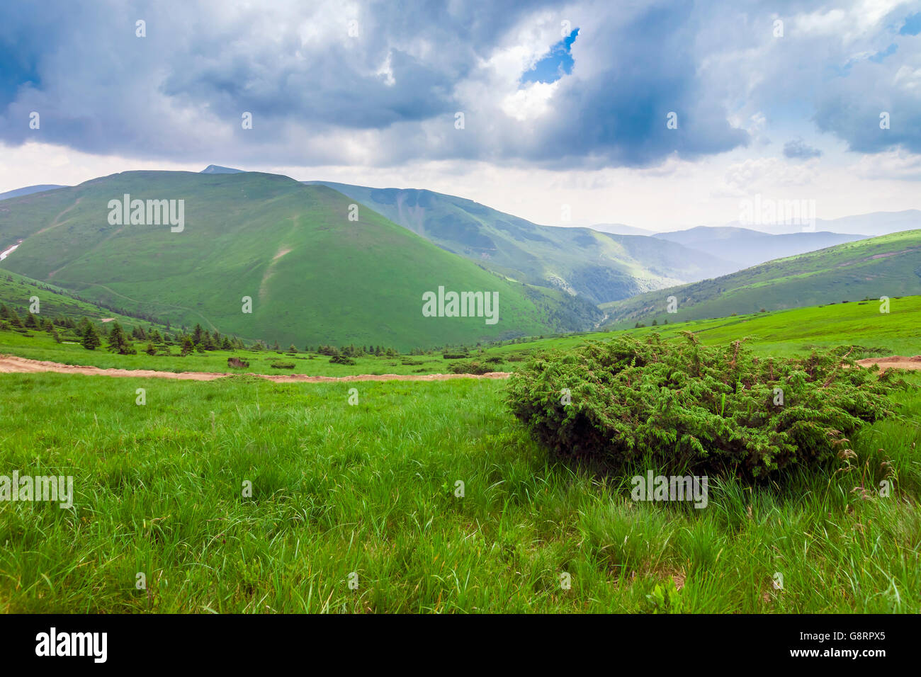 Beautiful rural landscap mountain hi-res stock photography and images ...