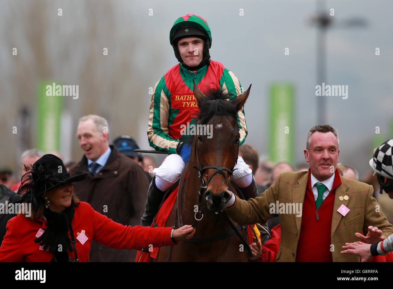 Jockey Tom Scudamore celebrates with Un Temps Pour Tout and in the ...