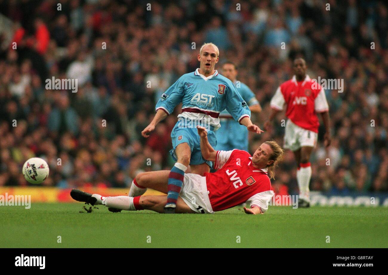 Football action emmanuel petit hi-res stock photography and images - Alamy