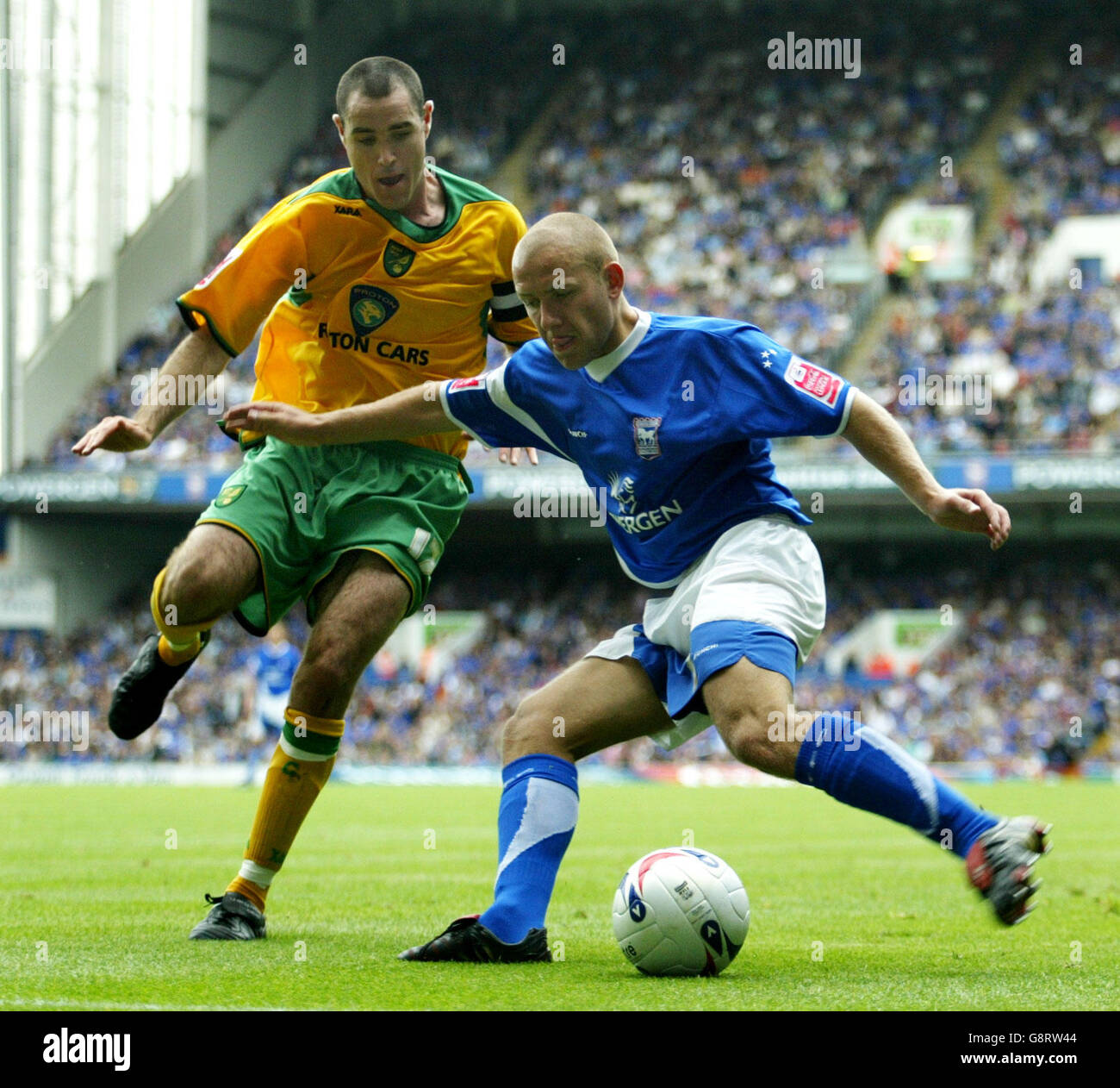 Ipswich Town's Matt Richards and Norwich City's captain Andy Hughes ...