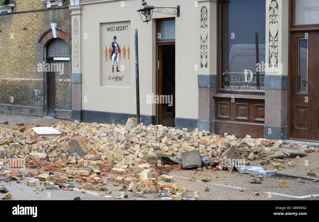 Rubble road hi-res stock photography and images - Alamy