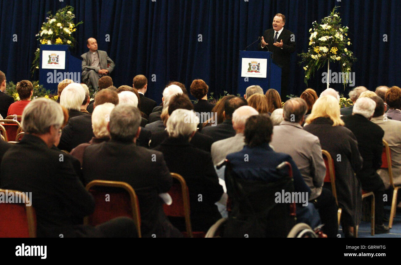 Mr robin cook hi-res stock photography and images - Alamy