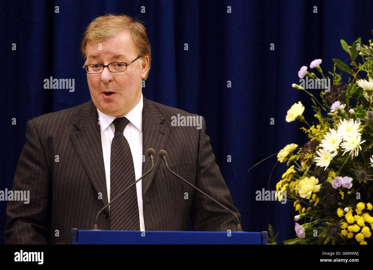 Labour mp robin cook hi-res stock photography and images - Alamy