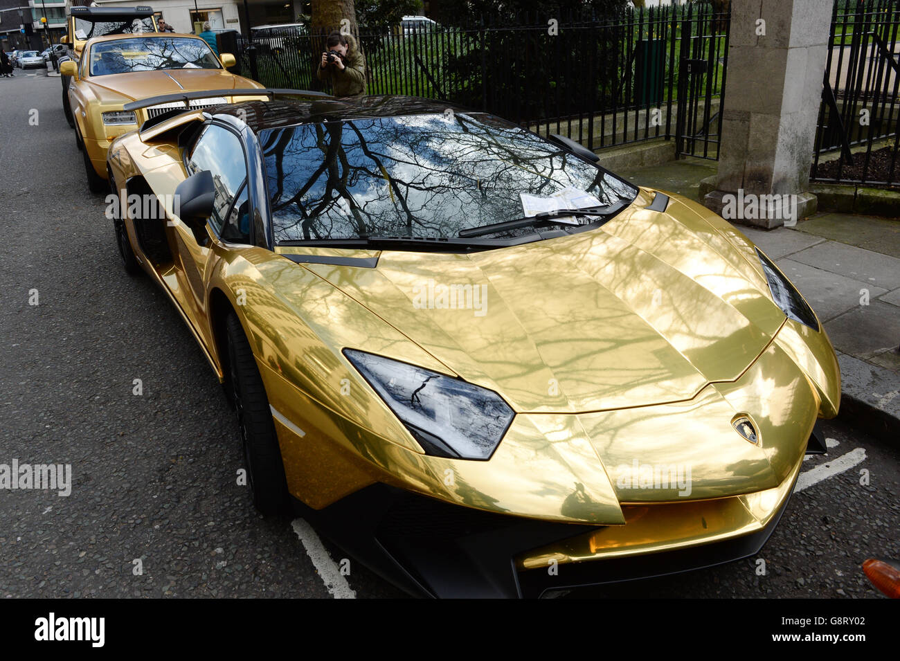 Three gold cars from saudi arabia back front 6x6 mercedes 63 hi-res ...