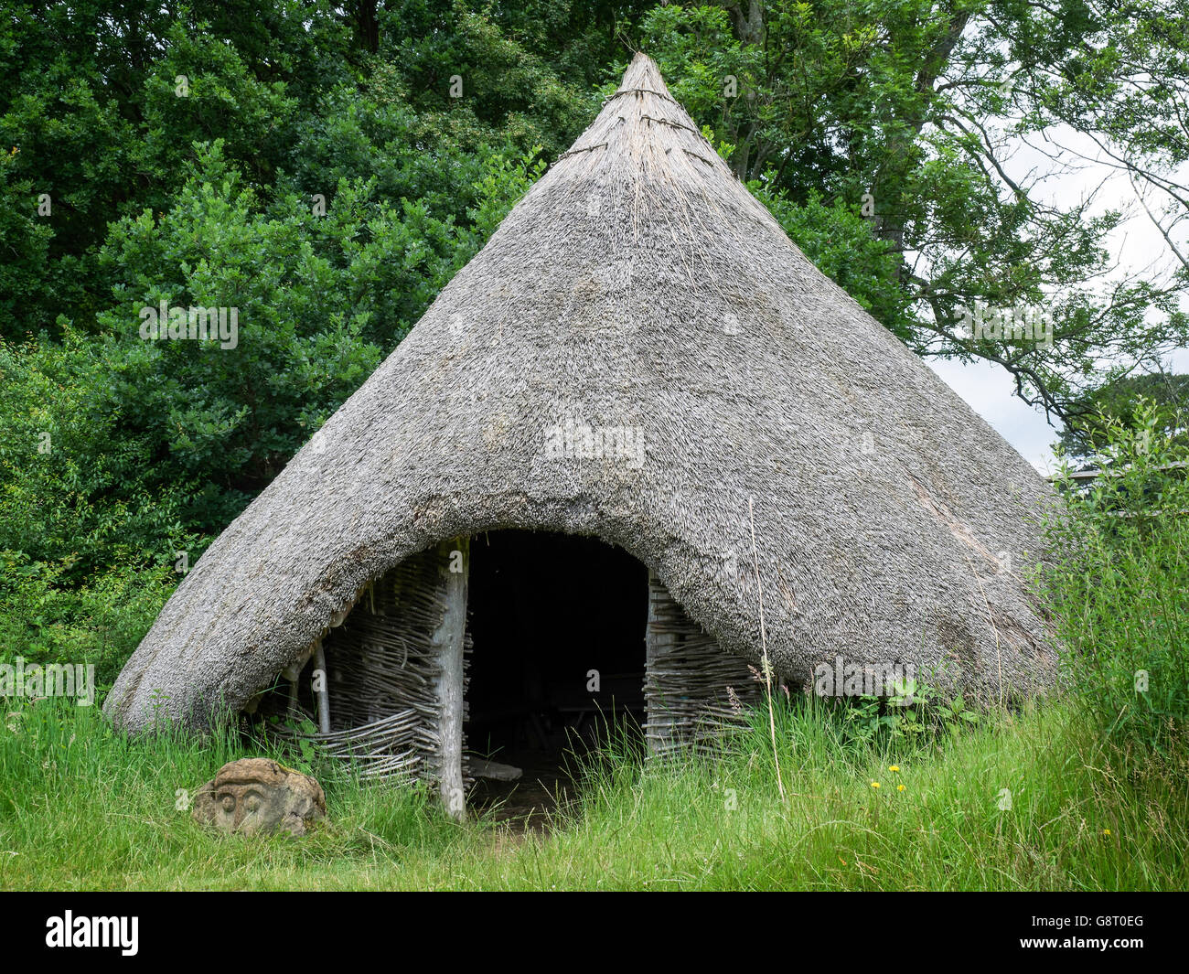 Bronze age roundhouse hi-res stock photography and images - Alamy