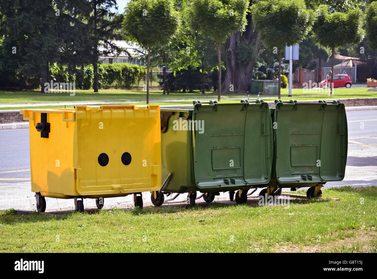 Two dumpsters hi-res stock photography and images - Alamy