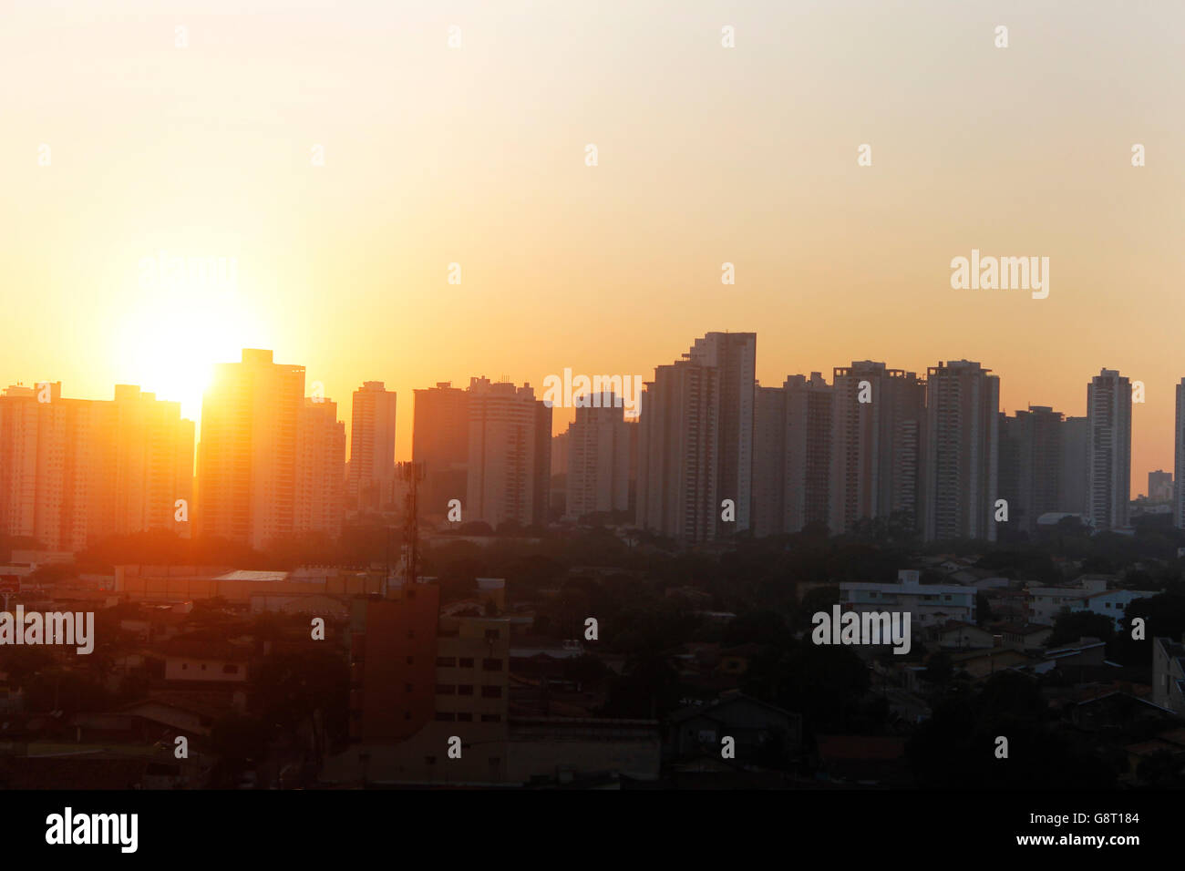 Road sun set hi-res stock photography and images - Alamy