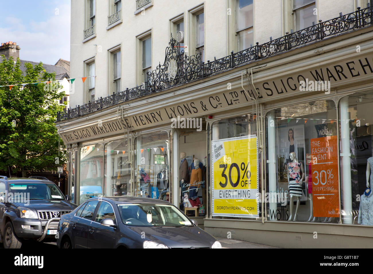 Store co traditional hi-res stock photography and images - Alamy