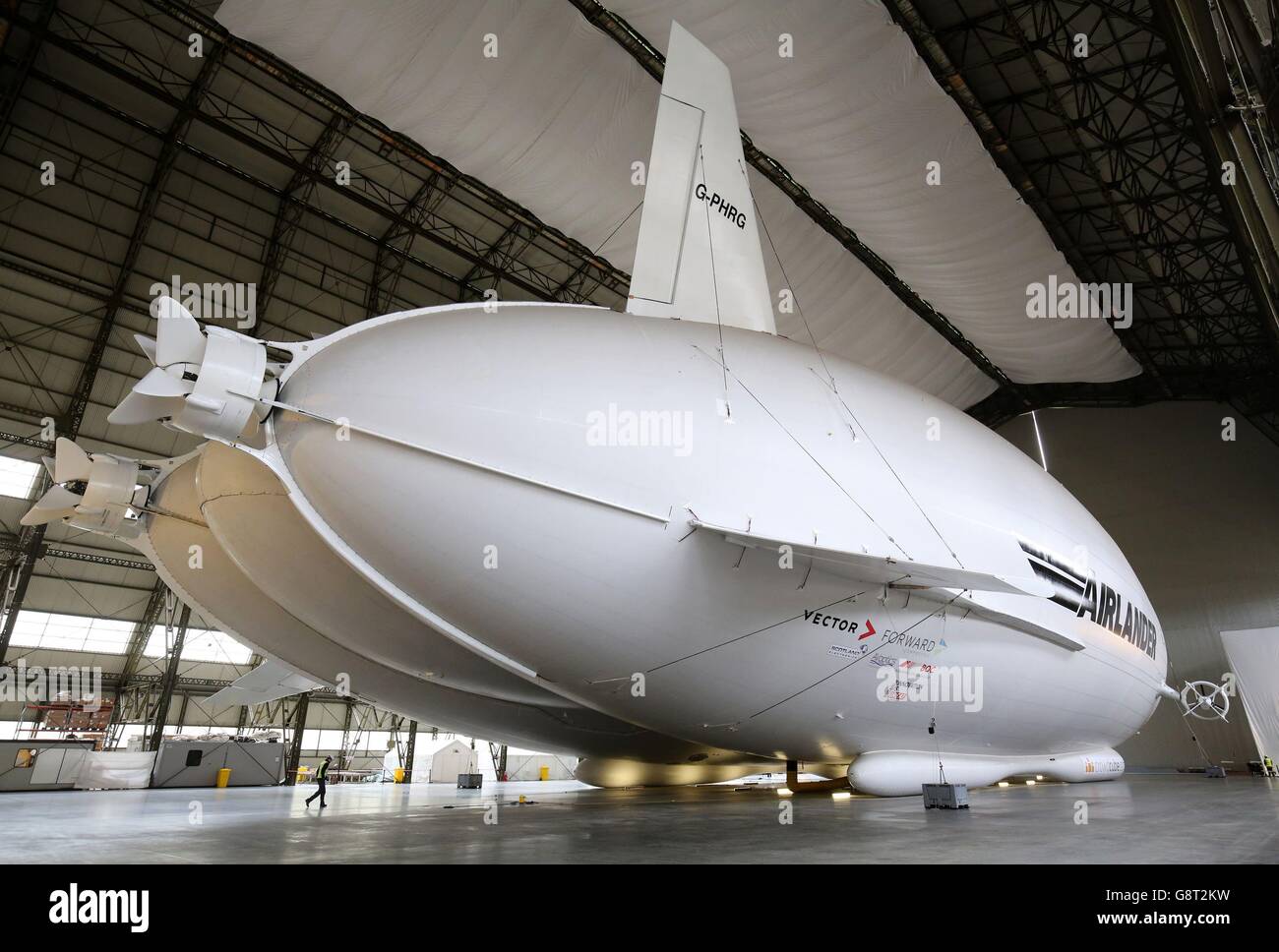The Airlander 10 airship, the world's largest aircraft, is unveiled for ...