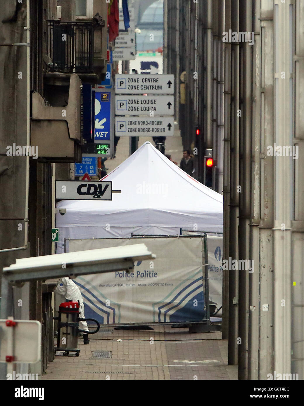 Maelbeek metro hi-res stock photography and images - Alamy