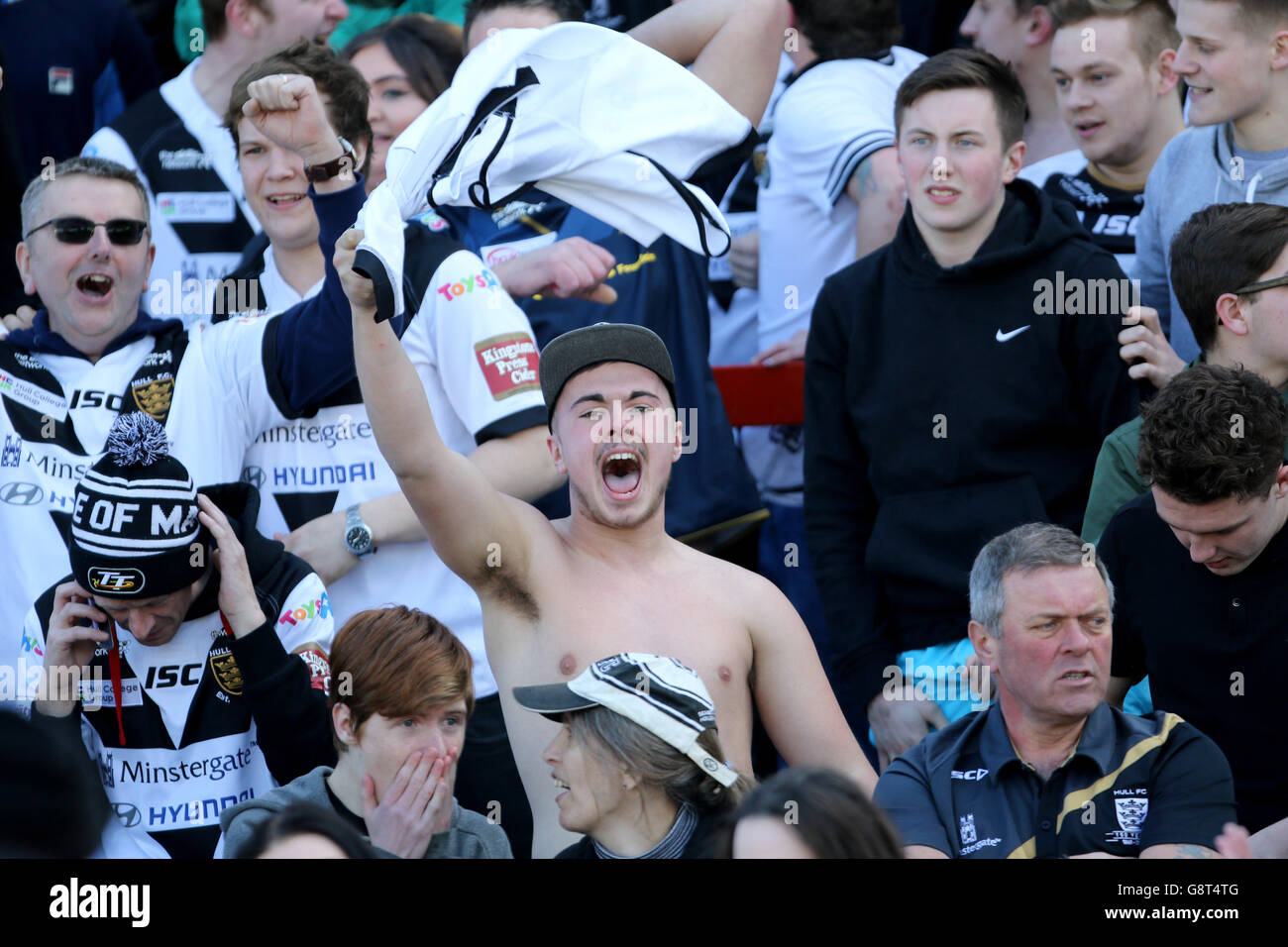 Hull FC fans celebrate during the First Utility Super League match at ...