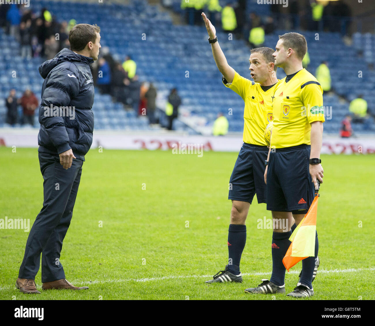 Referee crawford allan hi-res stock photography and images - Alamy