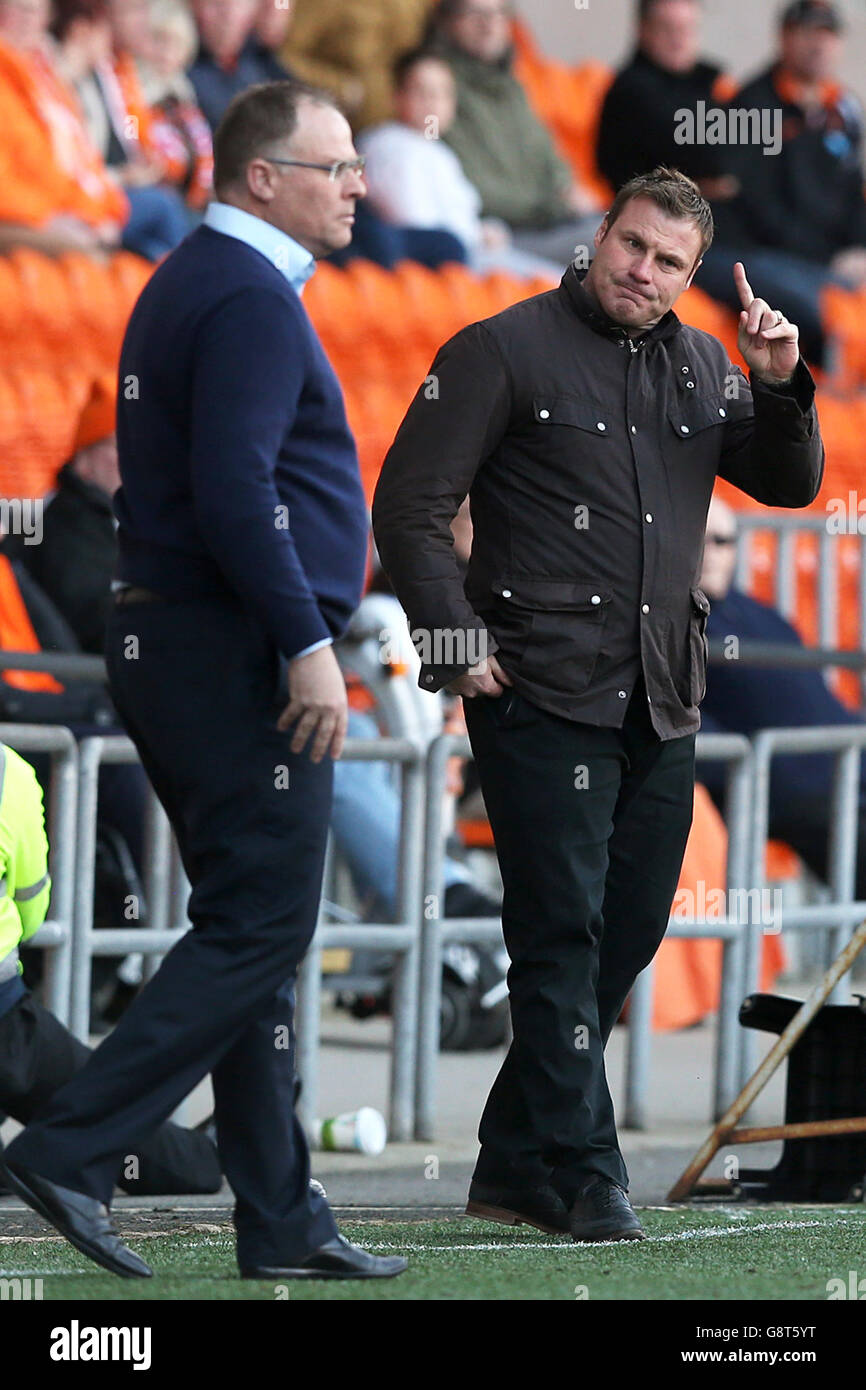 Gesture on touchline hi-res stock photography and images - Alamy