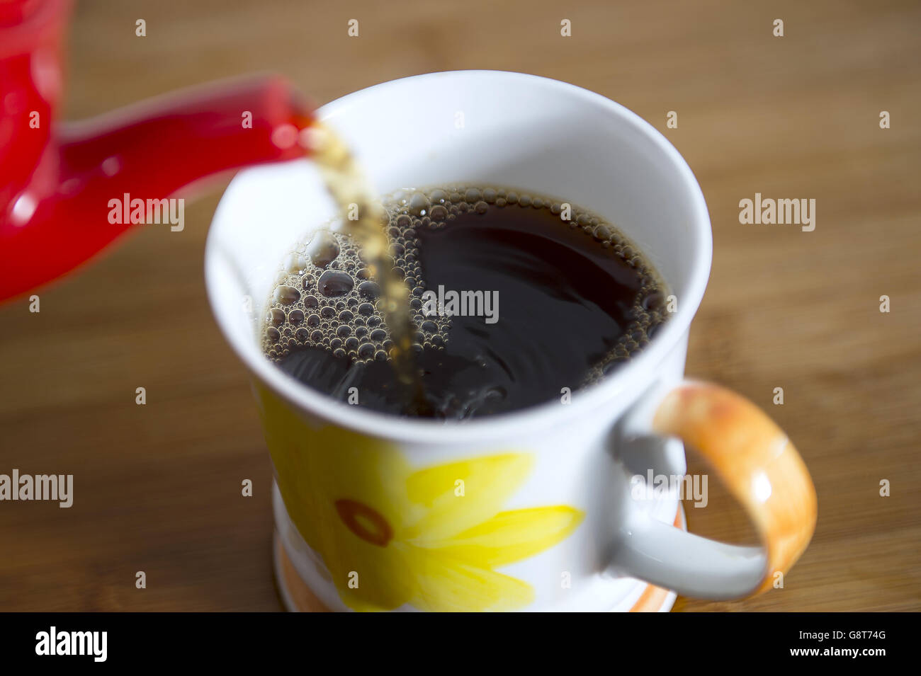 English breakfast tea is poured from a teapot Stock Photo - Alamy