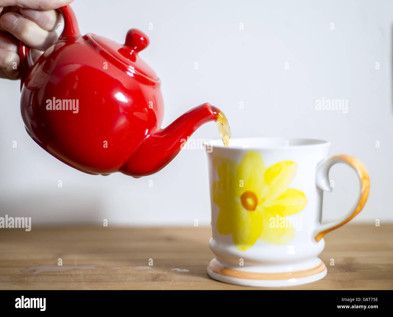 English breakfast tea is poured from a teapot hi-res stock photography ...
