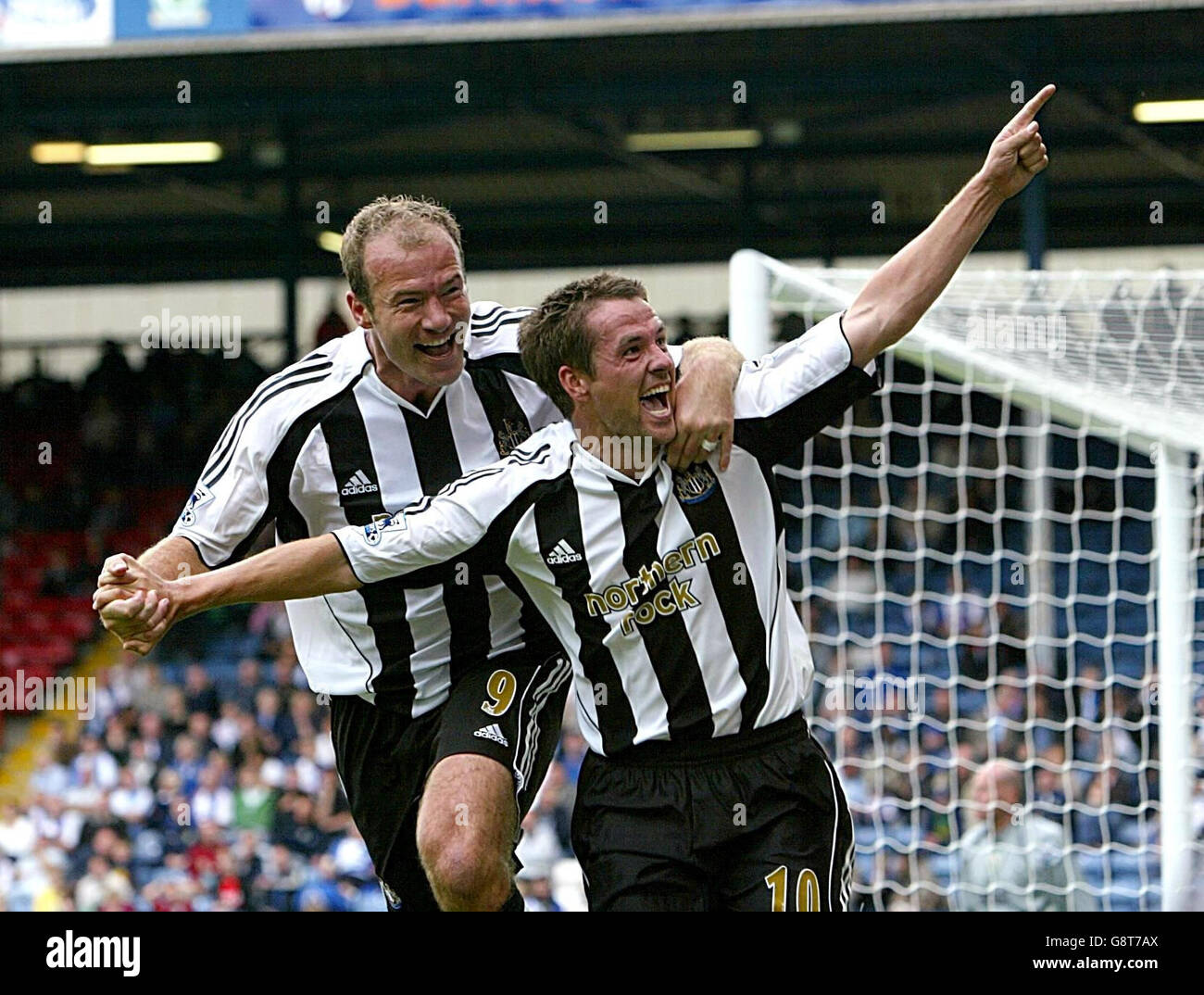 Sport football action celebrating michael owen hi-res stock photography ...