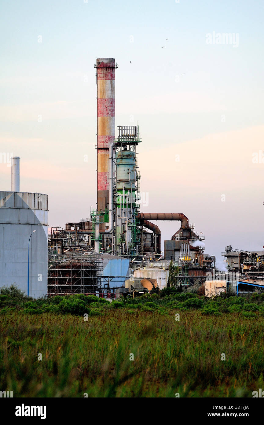 French oil refinery in Fos on sea beside Marseille Stock Photo - Alamy