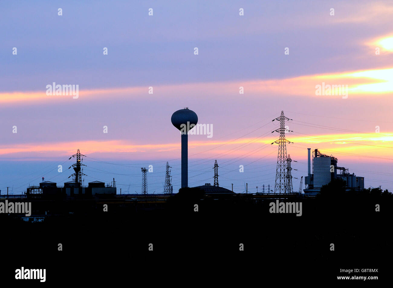 French oil refinery in Fos on sea beside Marseille Stock Photo - Alamy