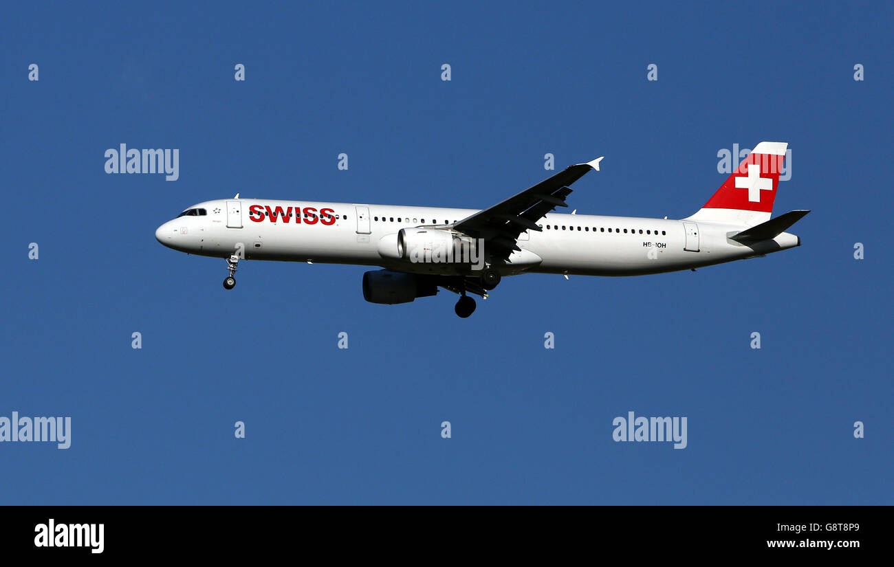 Plane Stock - Heathrow Airport Stock Photo - Alamy