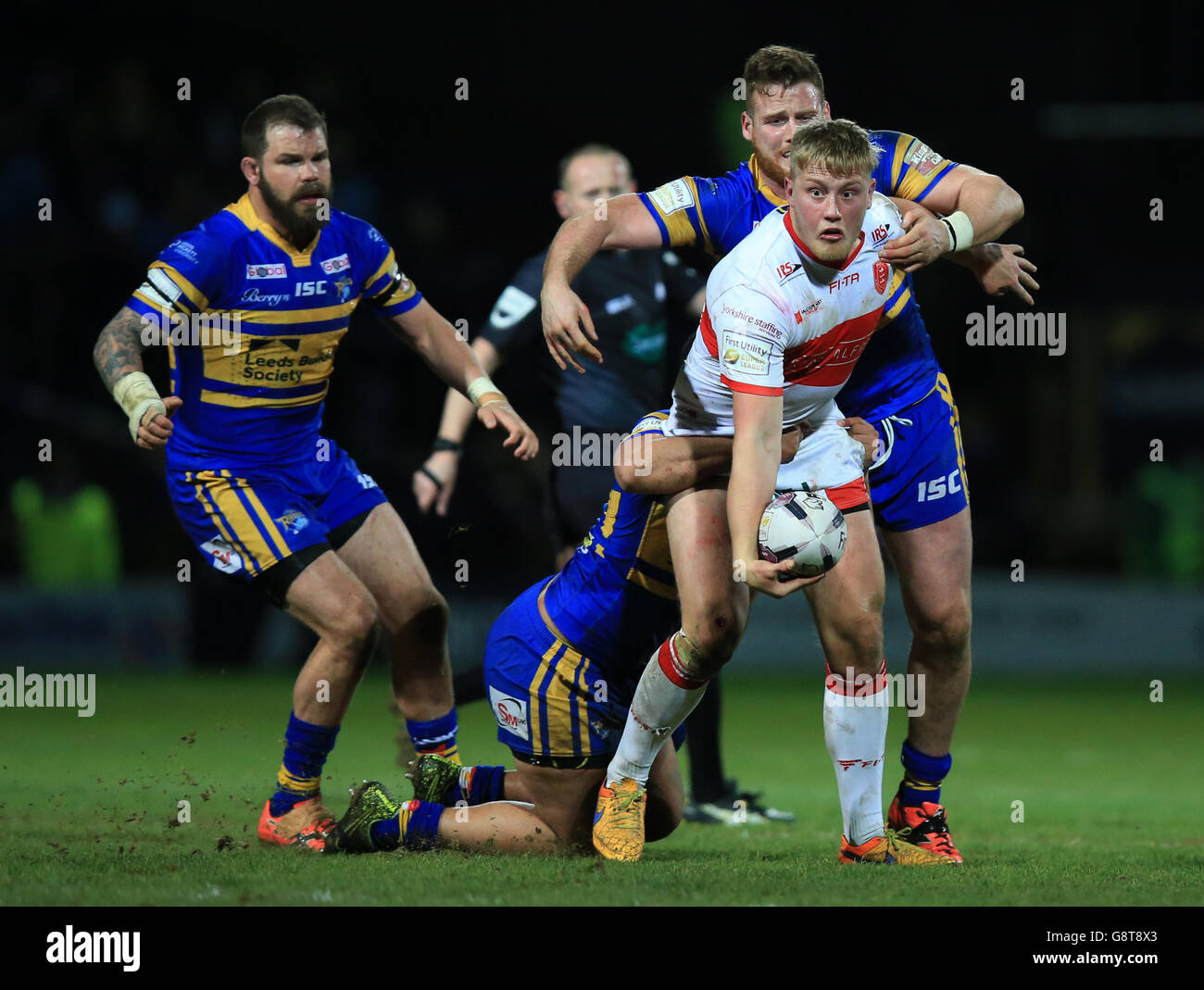 Leeds Rhinos' Adam Cuthbertson and Anthony Mullally try to tackle Hull ...