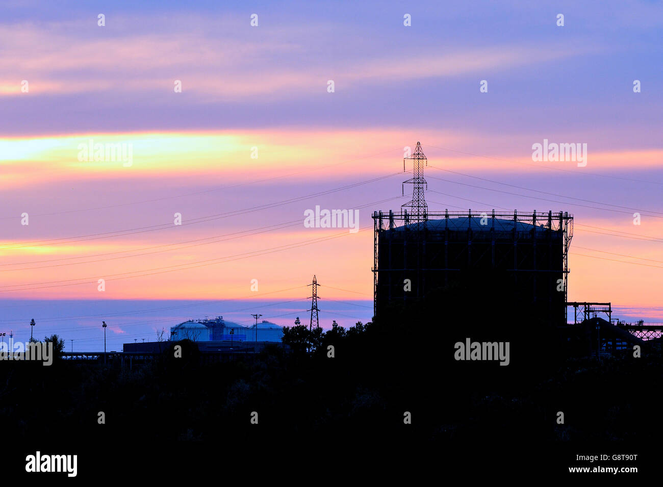French oil refinery in Fos on sea beside Marseille Stock Photo - Alamy