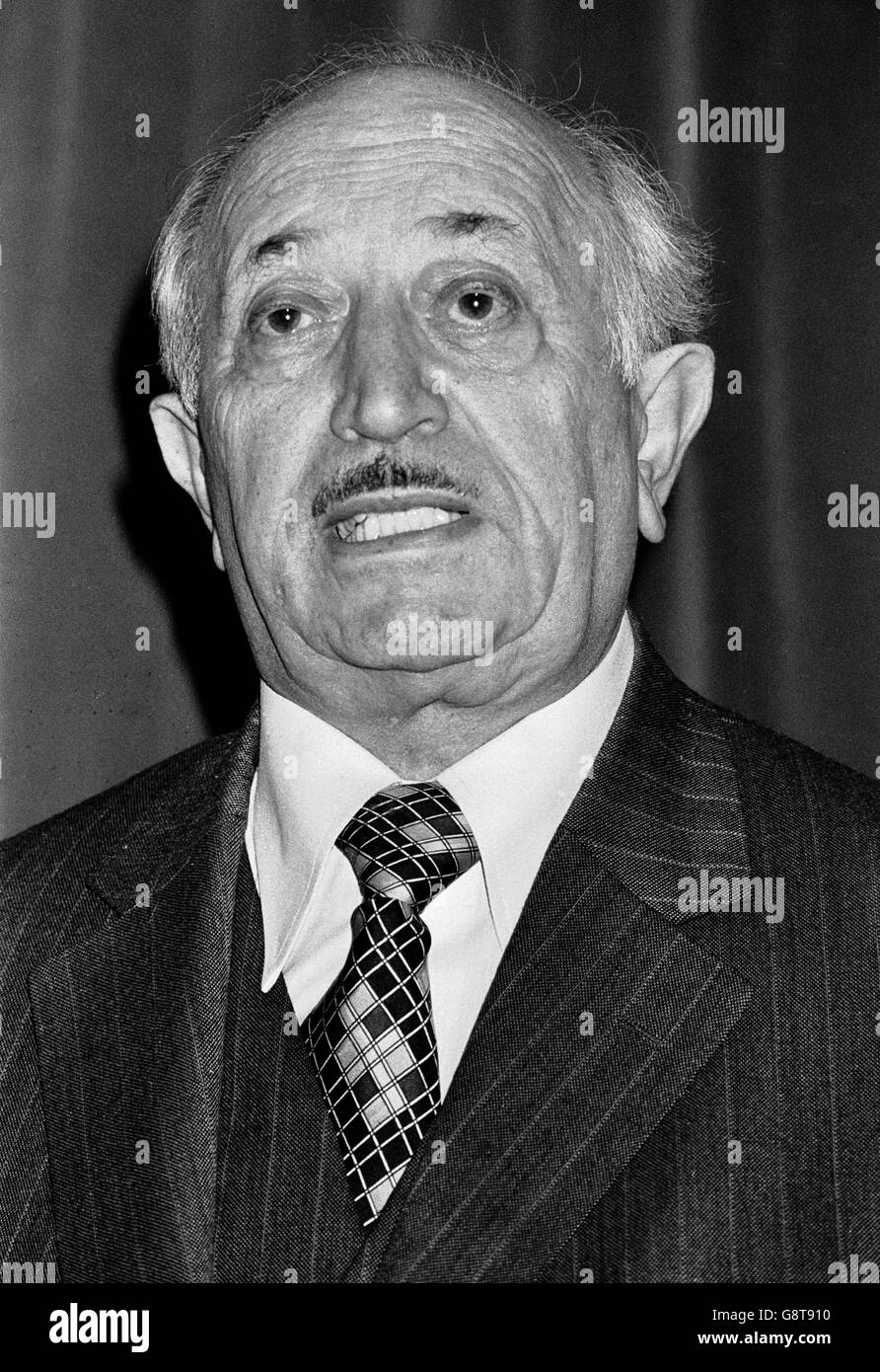 Simon wiesenthal hi-res stock photography and images - Alamy