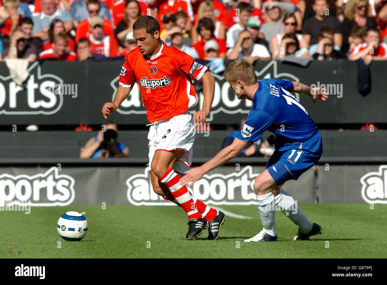 Charlton Athletic's Luke Young and Chelsea's Damien Duff Stock Photo ...