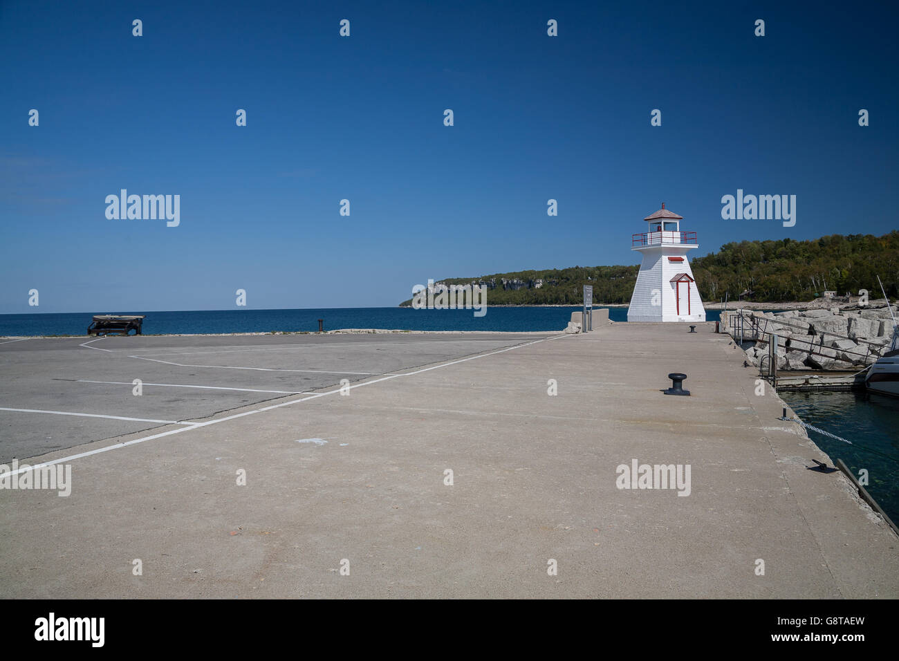 Lighthouse on georgian bay on the bruce peninsula hi-res stock ...