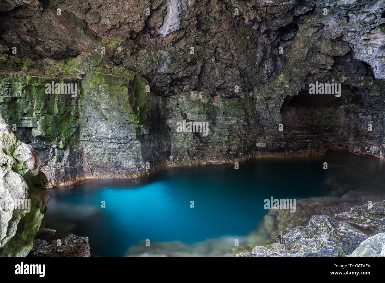 Grotto at bruce peninsula national park hi-res stock photography and ...