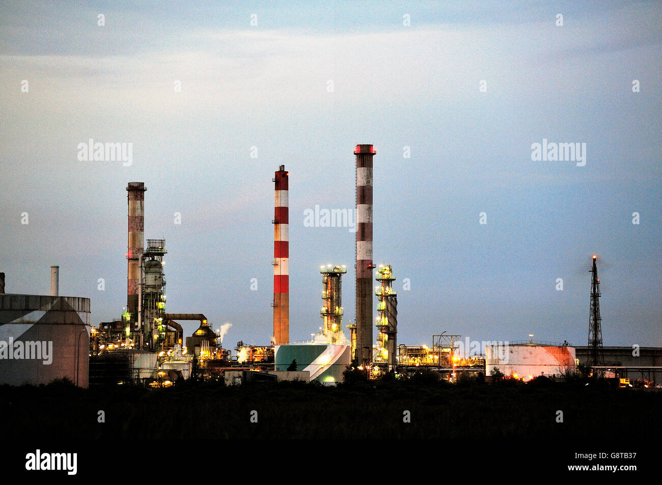 French oil refinery in Fos on sea beside Marseille Stock Photo - Alamy