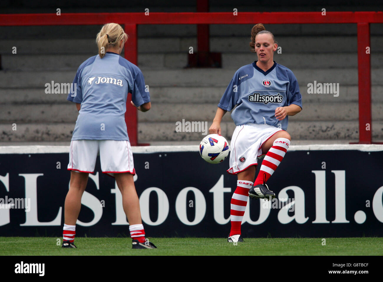 Charlton Athletic's Maria Bertelli (r) warms up prior to the game Stock ...